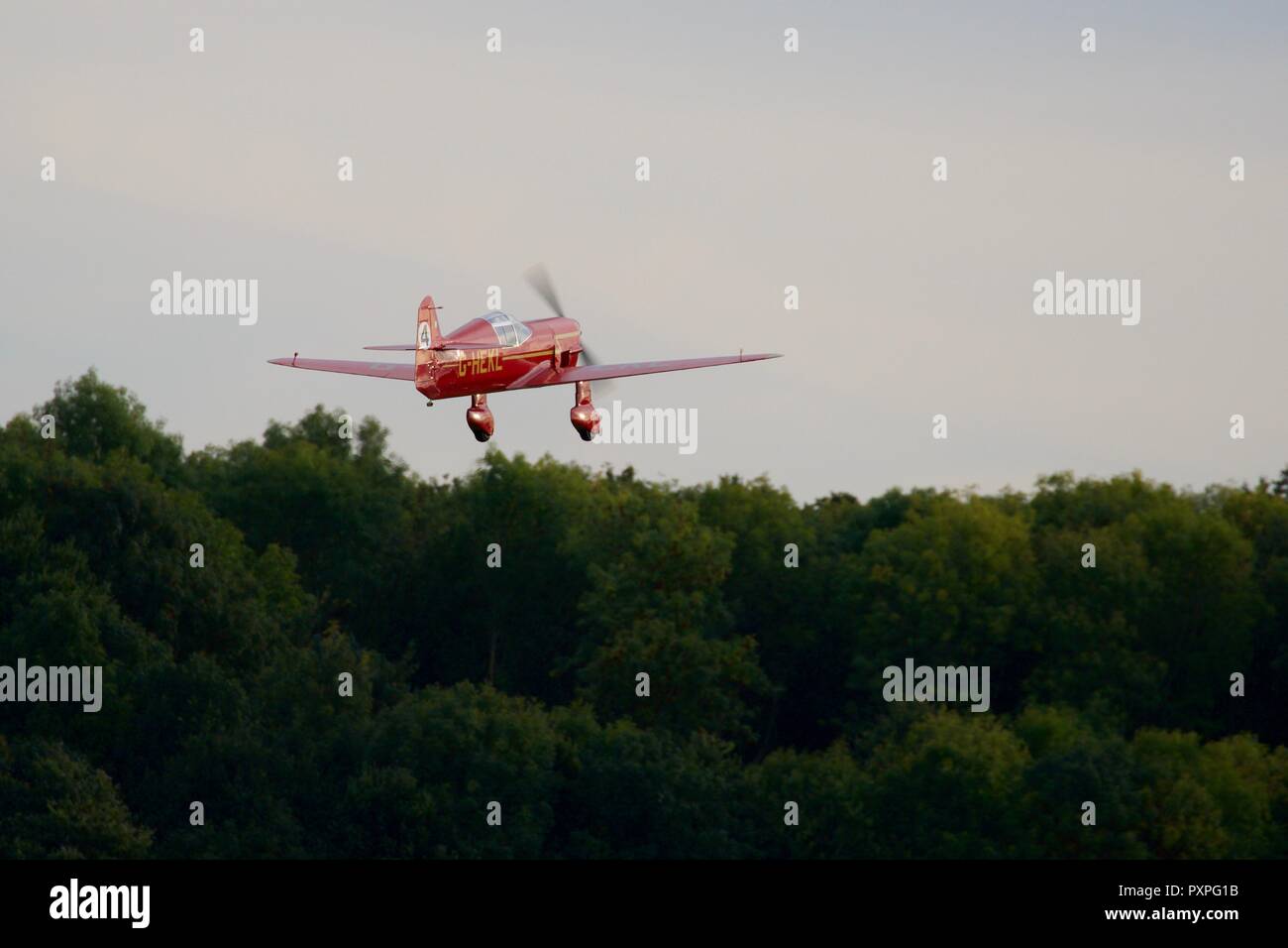 Red aircraft racing 1930s hi-res stock photography and images - Alamy