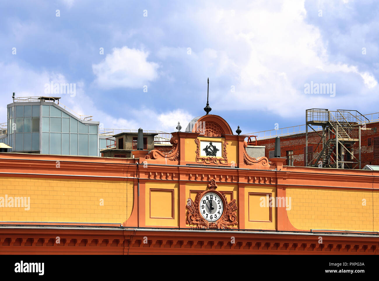 Yellow buildings wall with the soviet symbolics Stock Photo - Alamy