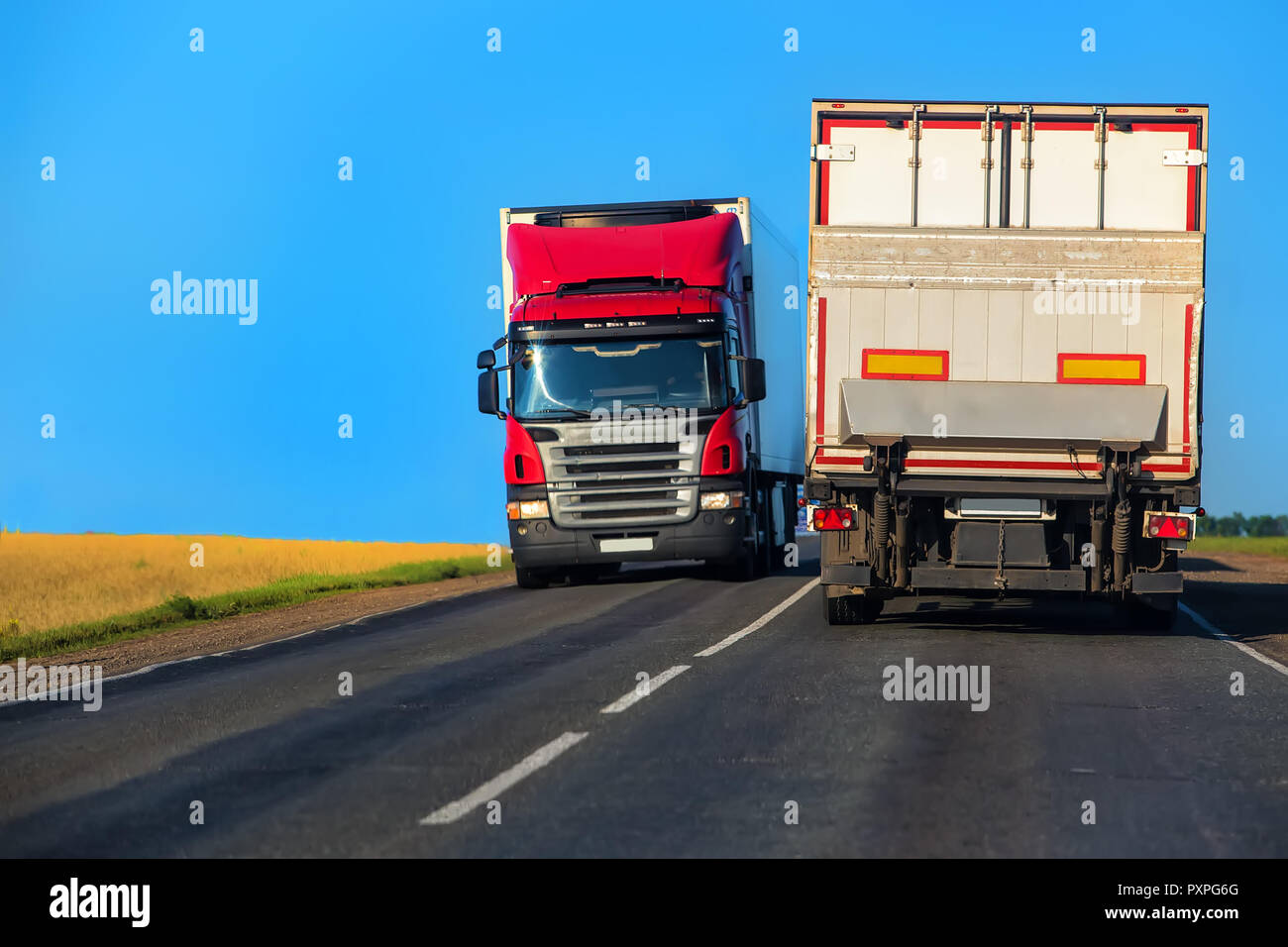 Transporting freight hi-res stock photography and images - Alamy