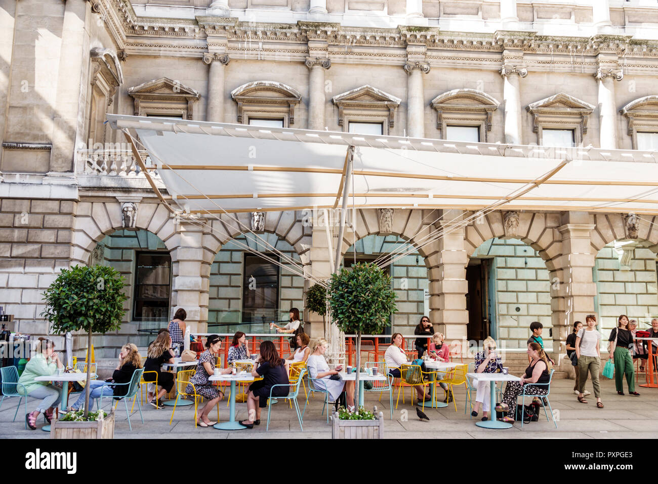 The royal academy london courtyard hi-res stock photography and images ...
