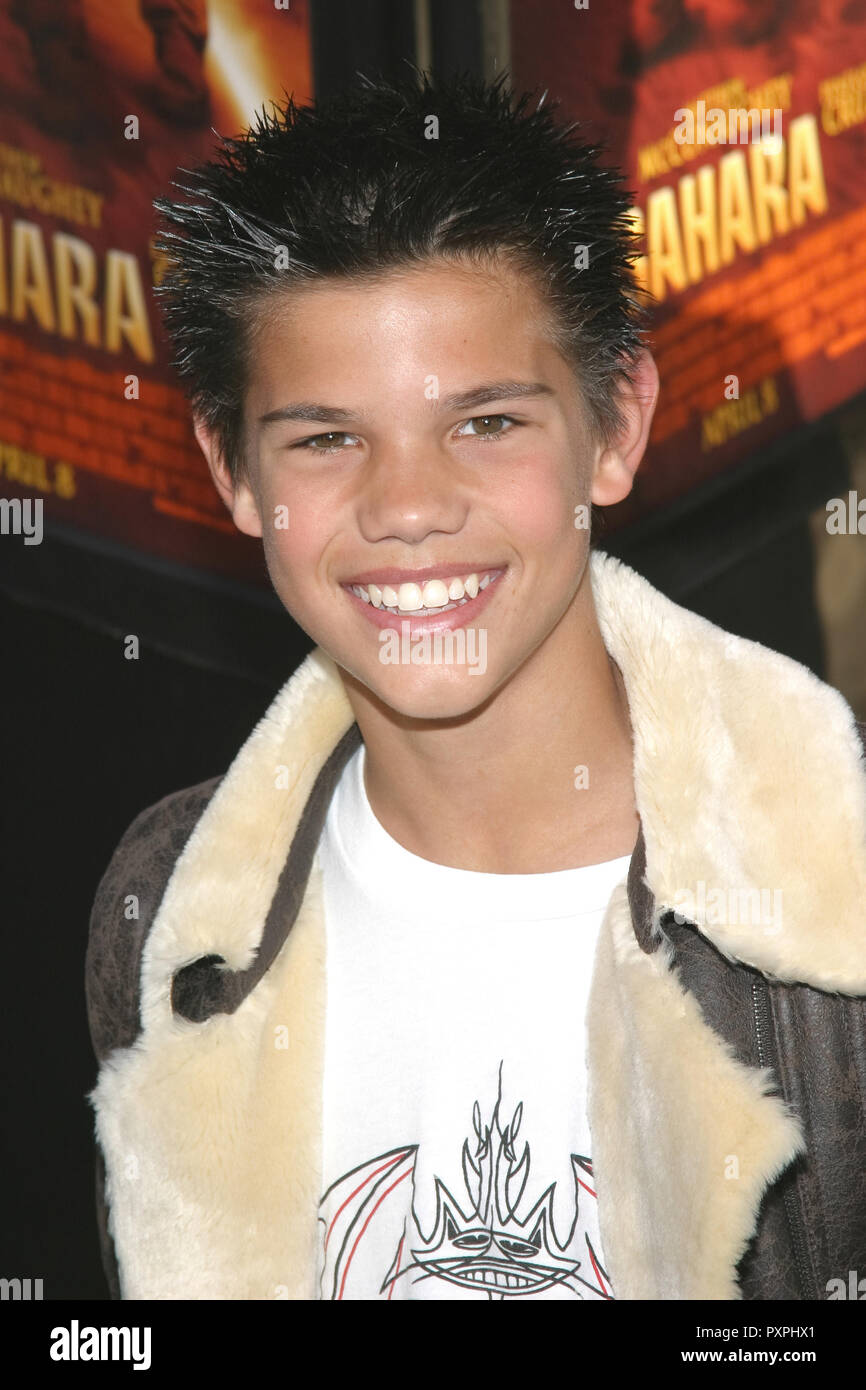 Taylor Lautner 04/04/05 SAHARA @ Grauman's Chinese Theatre, Hollywood ...