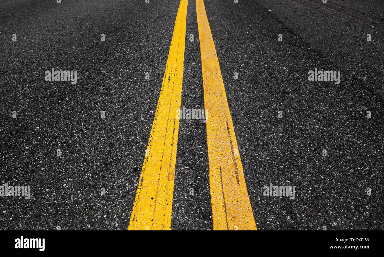 Two line highway hi-res stock photography and images - Alamy
