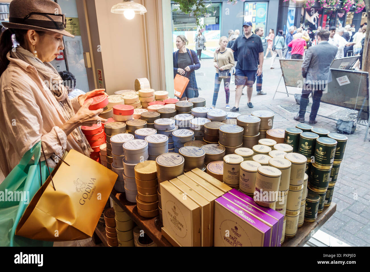 London food shop hi-res stock photography and images - Alamy