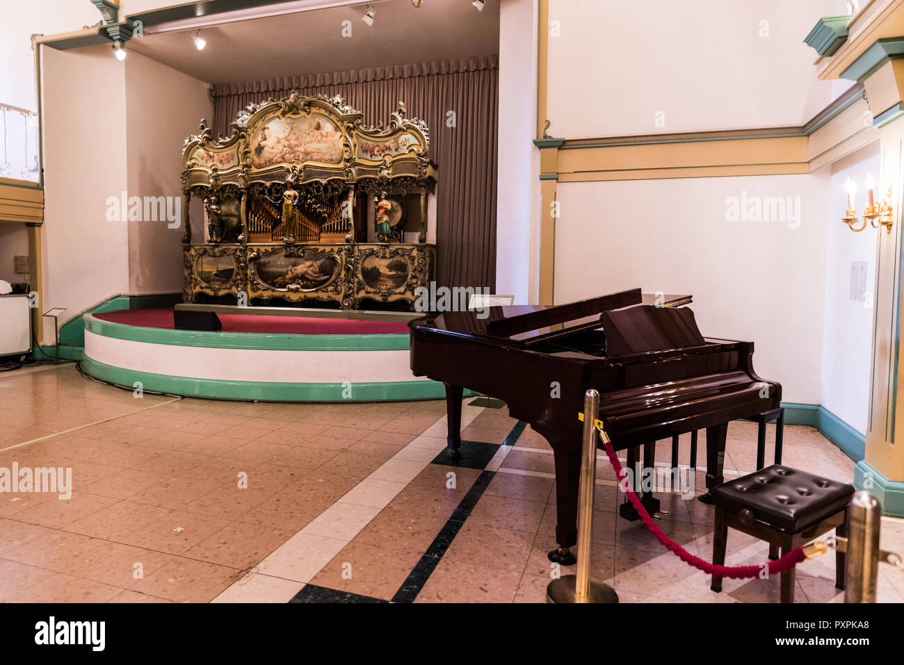 Musium of art hi-res stock photography and images - Alamy