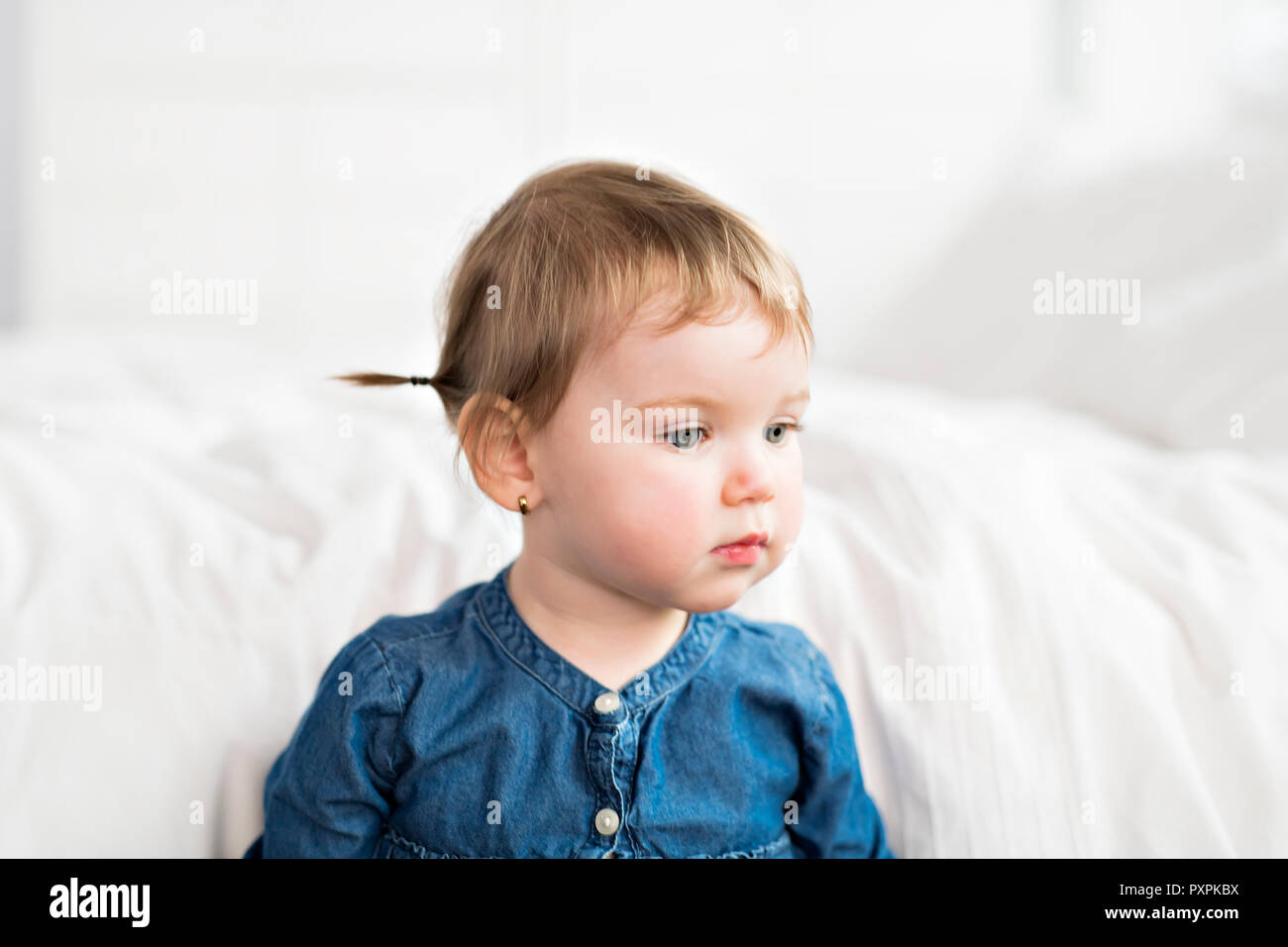 Baby on the side hi-res stock photography and images - Alamy