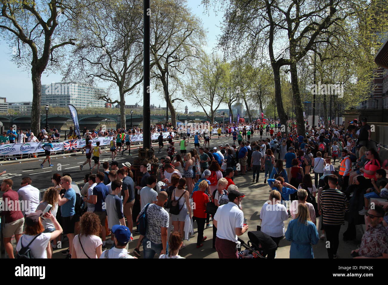 Crowds Cheering High Resolution Stock Photography and Images - Alamy