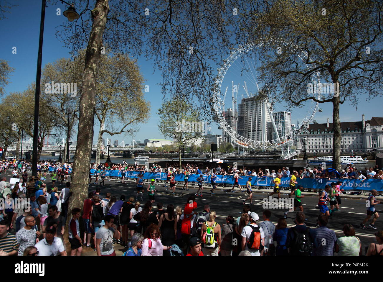 Cheering marathon runners hi-res stock photography and images - Alamy