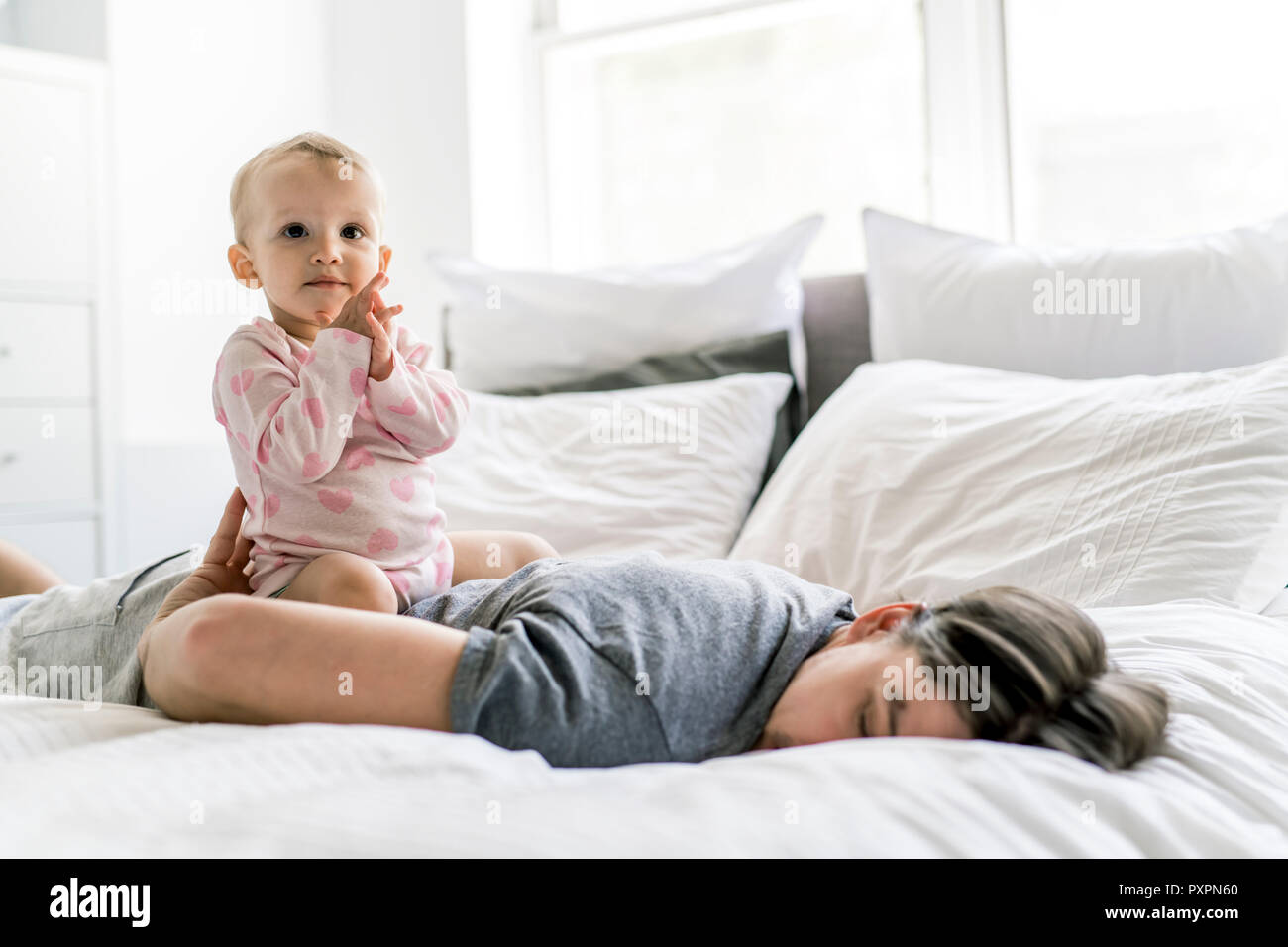 Father comforting daughter hi-res stock photography and images - Alamy