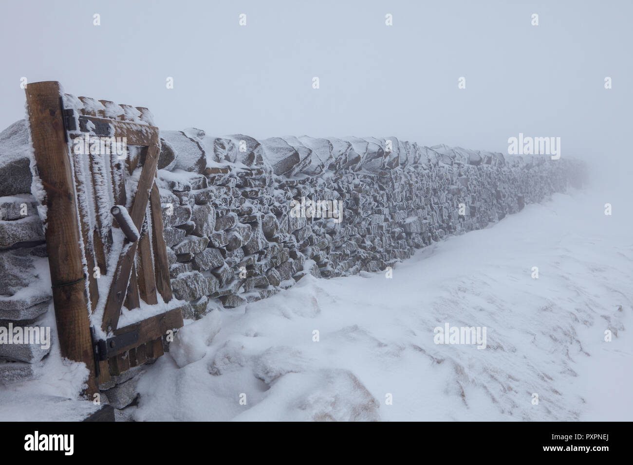 Dry stone wall snow hi-res stock photography and images - Alamy
