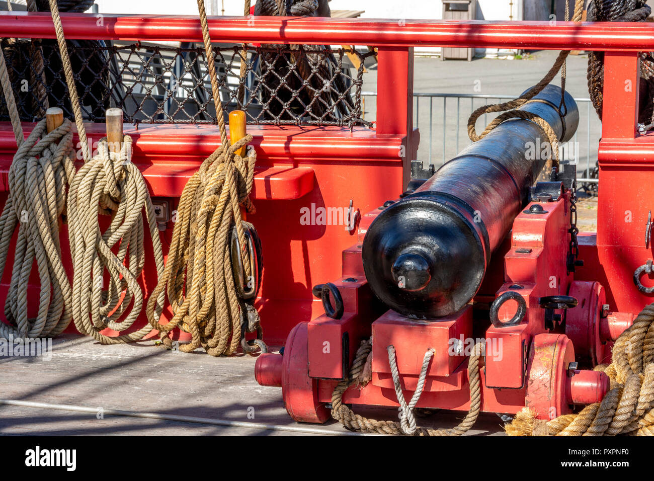 Gun of the replica of French frigate l'Hermione in her dock at the ...