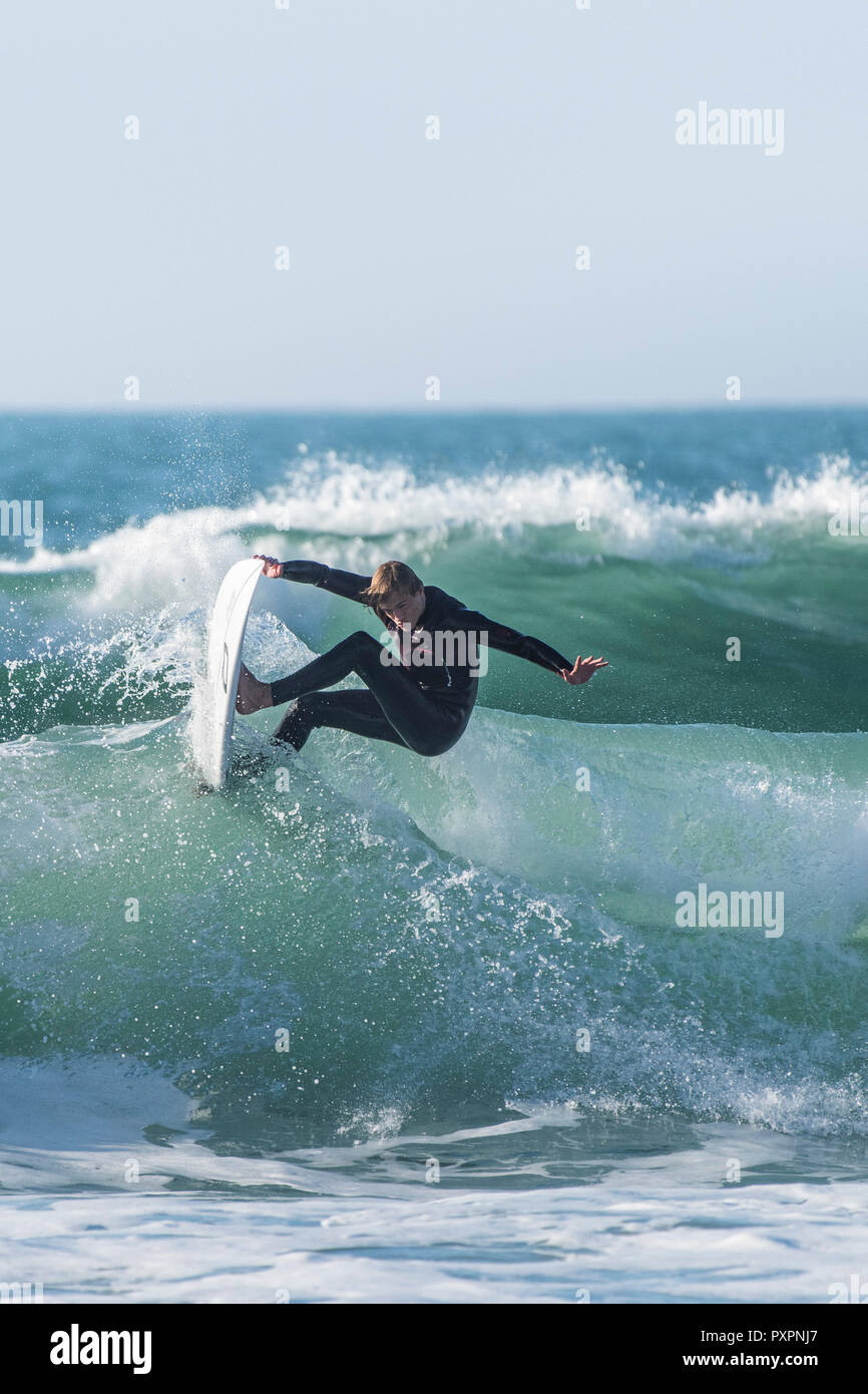 UK surfing - Spectacular surf action at Fistral Beach in Newquay in ...