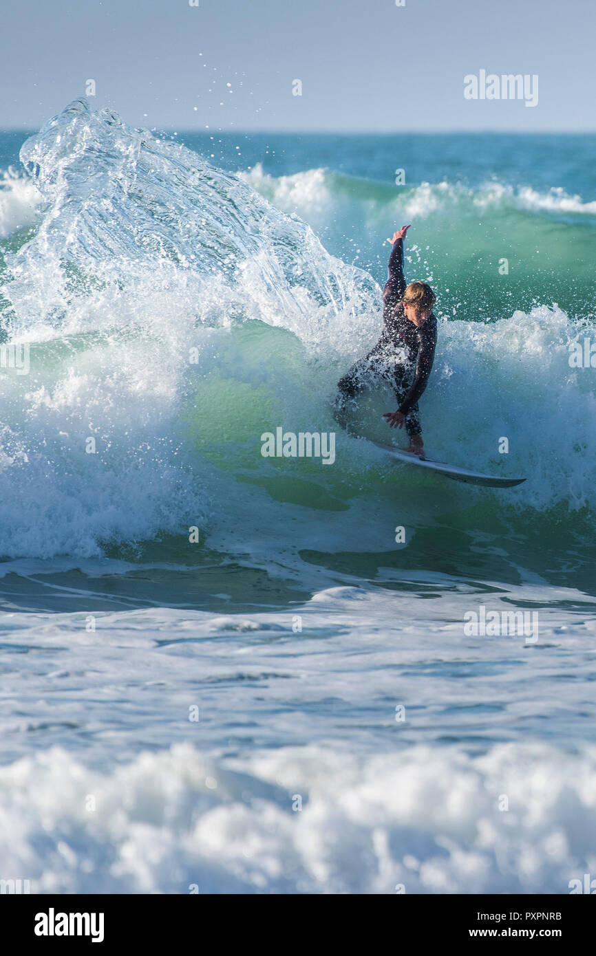 UK surfing - Spectacular surf action at Fistral Beach in Newquay in ...