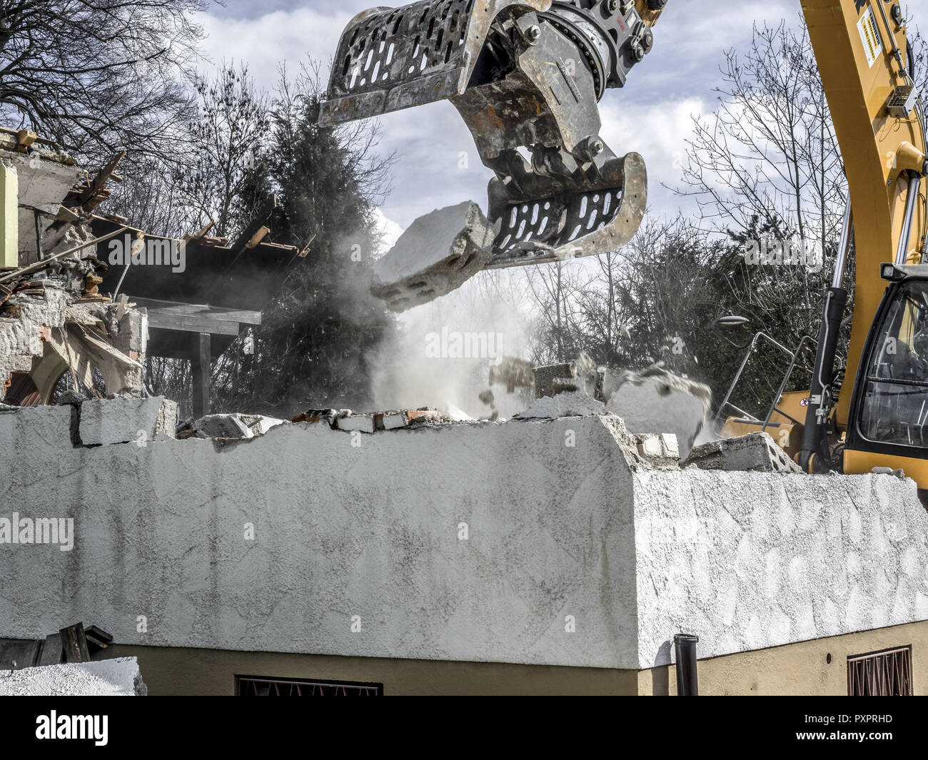 Excavator demolishing house bavaria hi-res stock photography and images ...