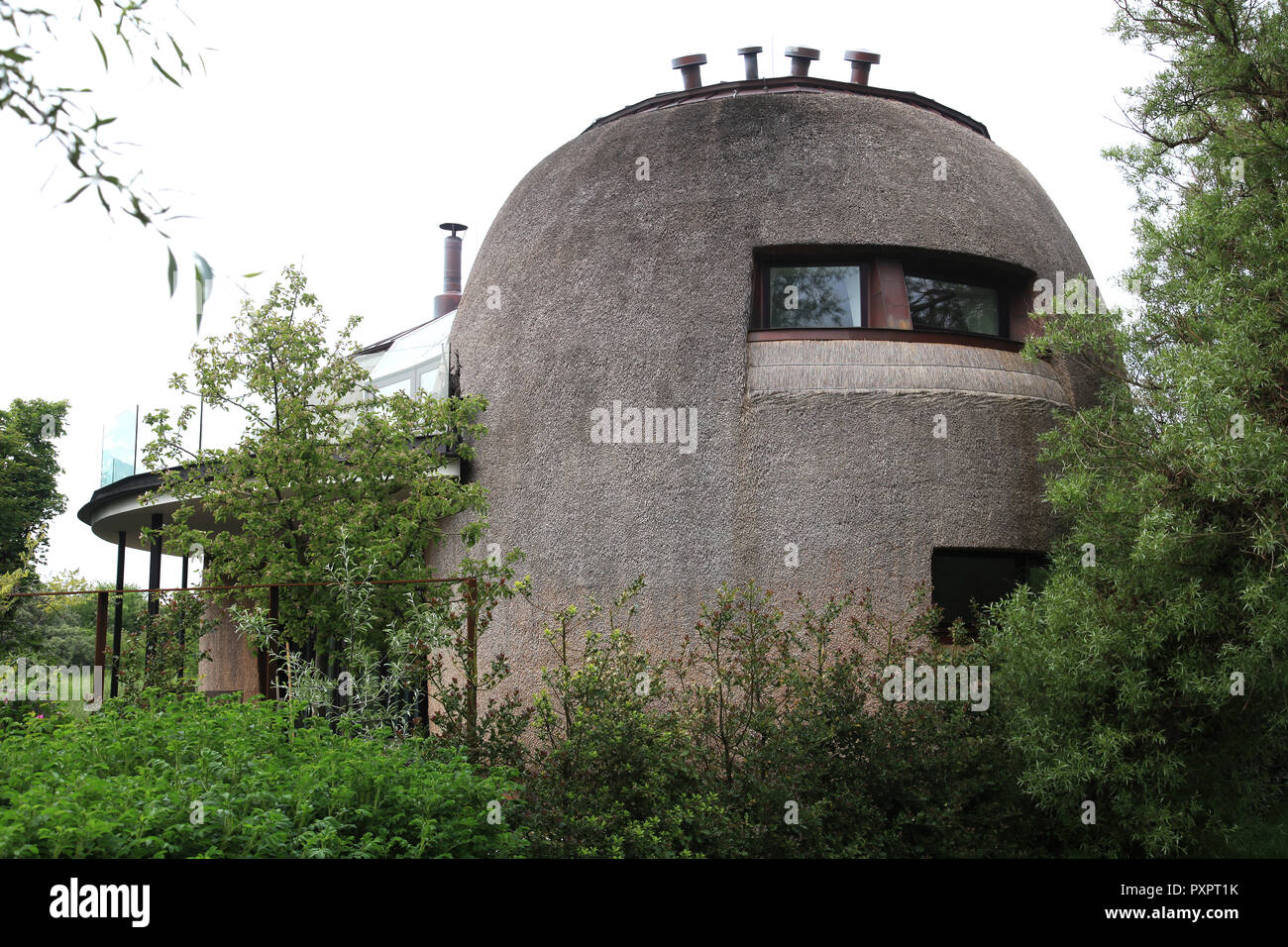 Reed Roof House High Resolution Stock Photography and Images - Alamy