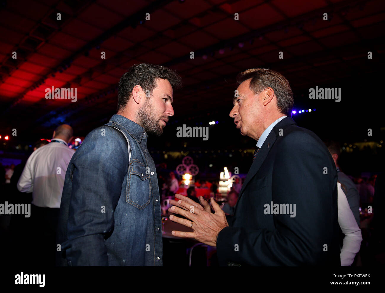 Mark Cavendish talks to Mario Molteni in hospitality during day one of ...