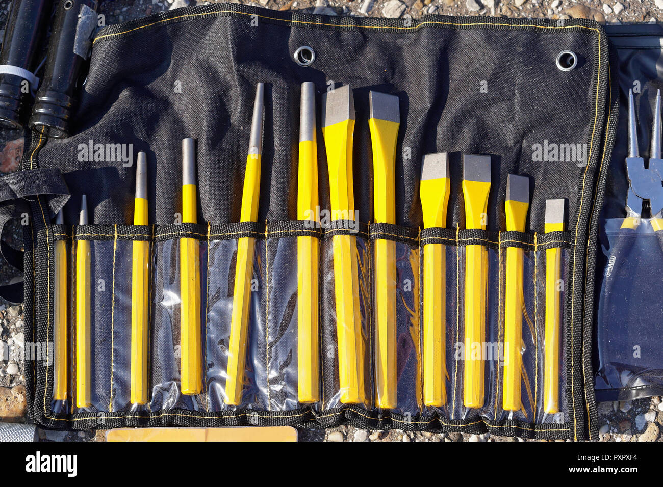 Various sizes of yellow chisels in pouch Stock Photo - Alamy