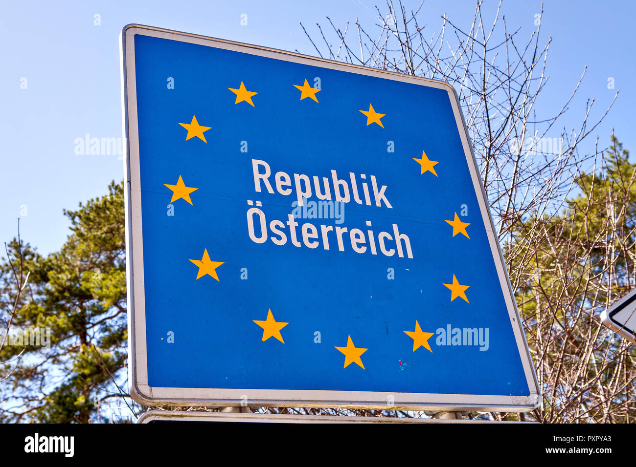 National border roadsign entering Austria Stock Photo - Alamy
