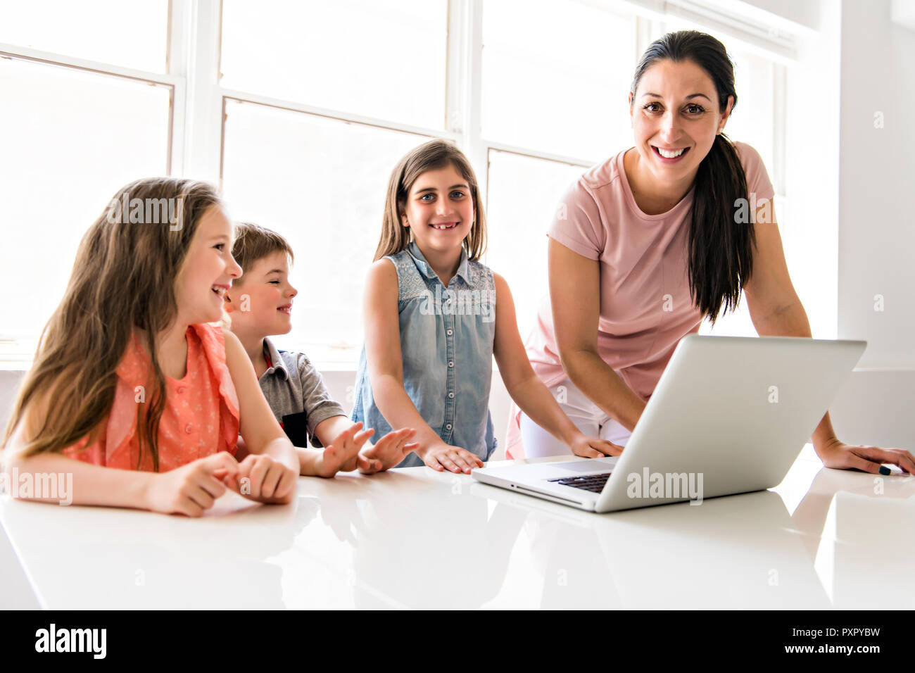 Elementary school girl attentive hi-res stock photography and images ...