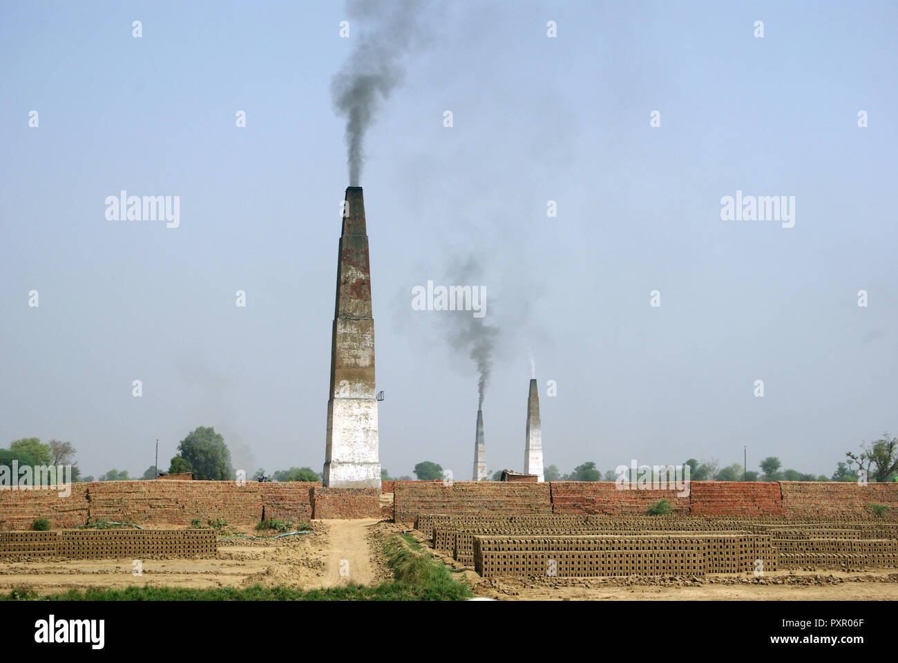 India factory building hi-res stock photography and images - Alamy