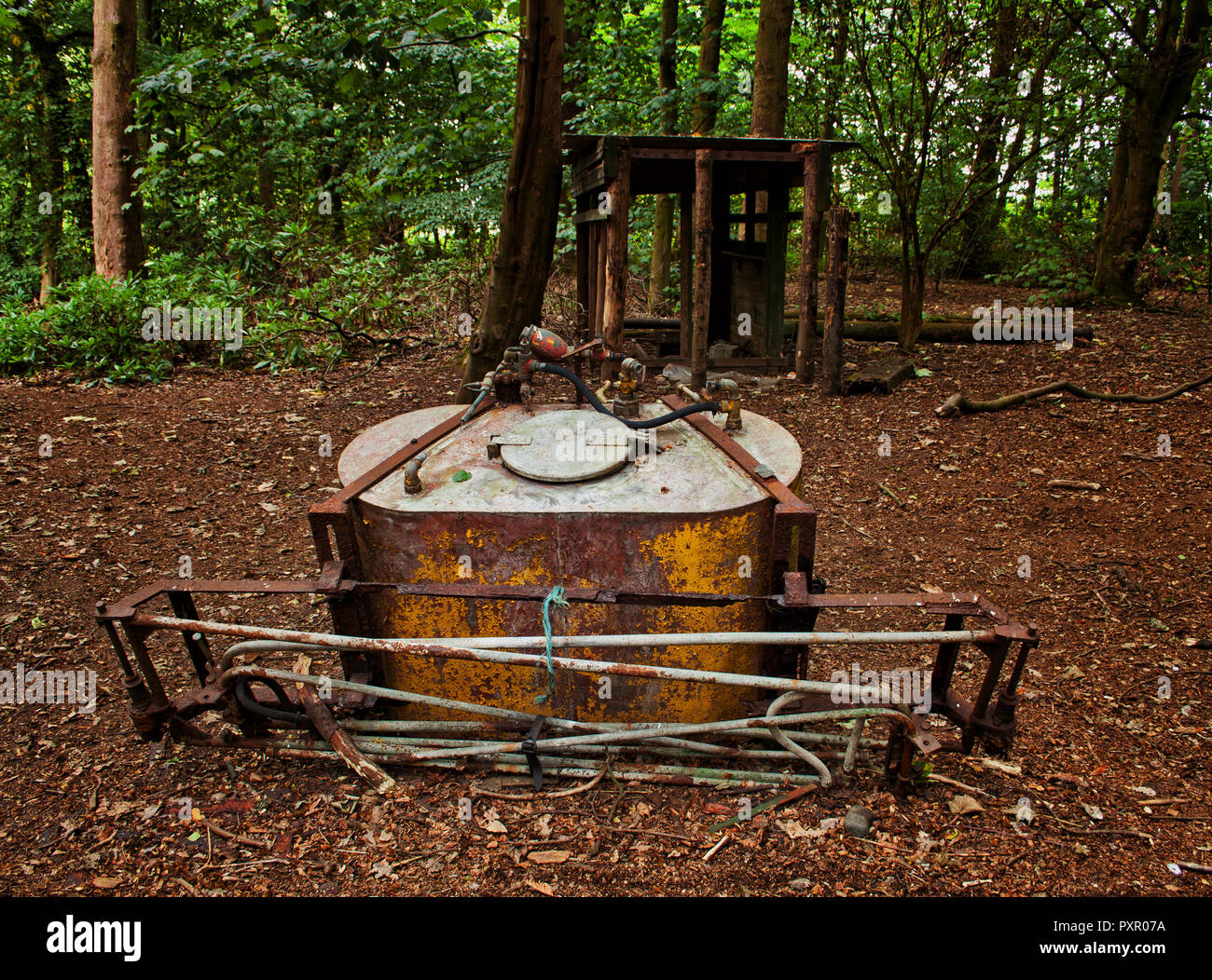 Broken machinery hi-res stock photography and images - Alamy