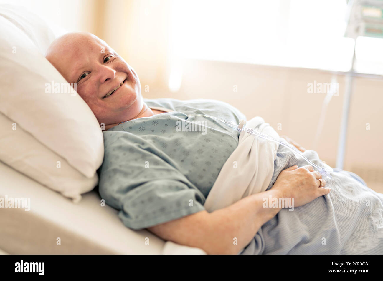 woman in hospital bed suffering from cancer Stock Photo - Alamy