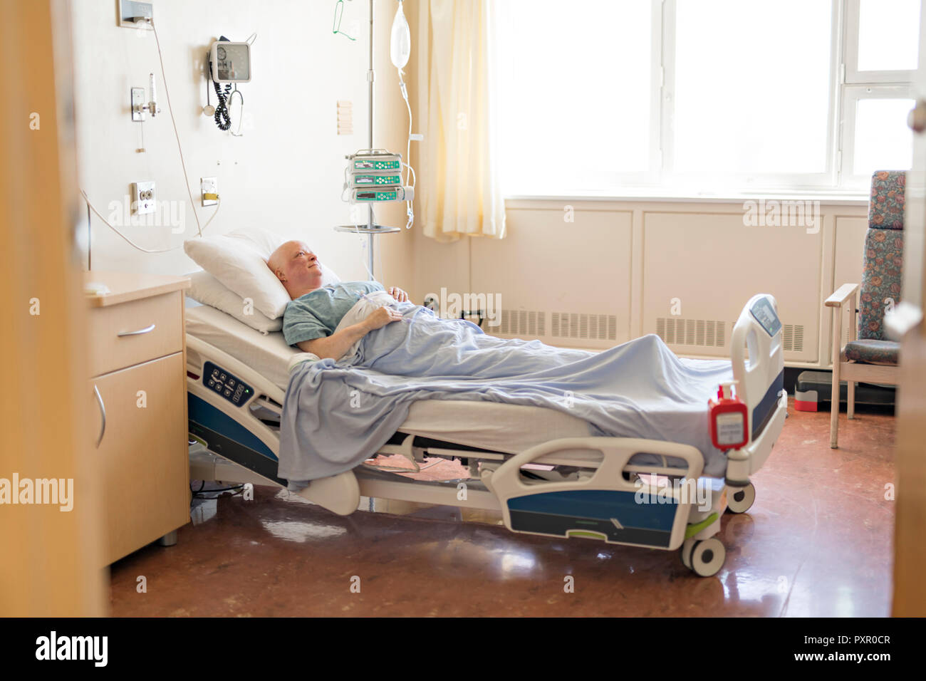 woman in hospital bed suffering from cancer Stock Photo - Alamy