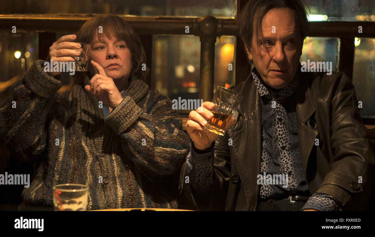 CAN YOU EVER FORGIVE ME?, from left: Melissa McCarthy as Lee Israel ...