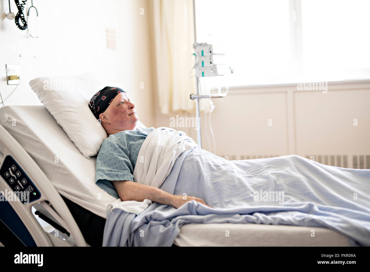 woman in hospital bed suffering from cancer Stock Photo - Alamy