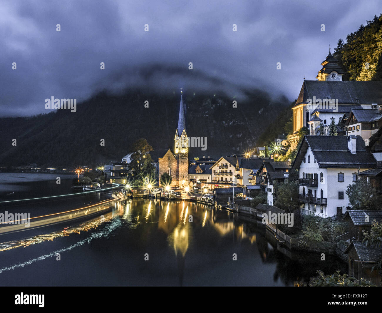 Hallstatt at night hi-res stock photography and images - Alamy