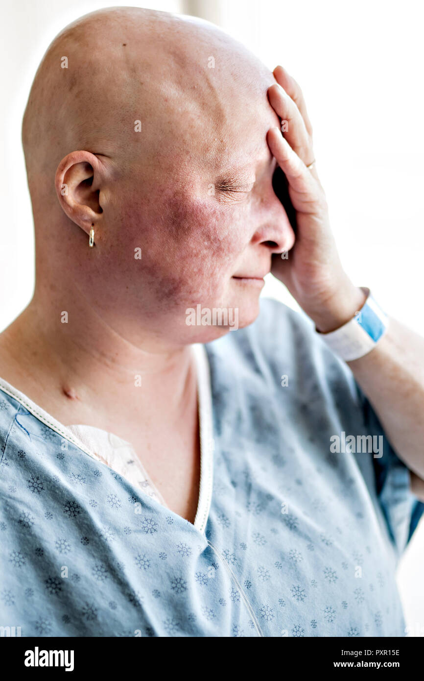 A woman in hospital suffering from cancer Stock Photo - Alamy