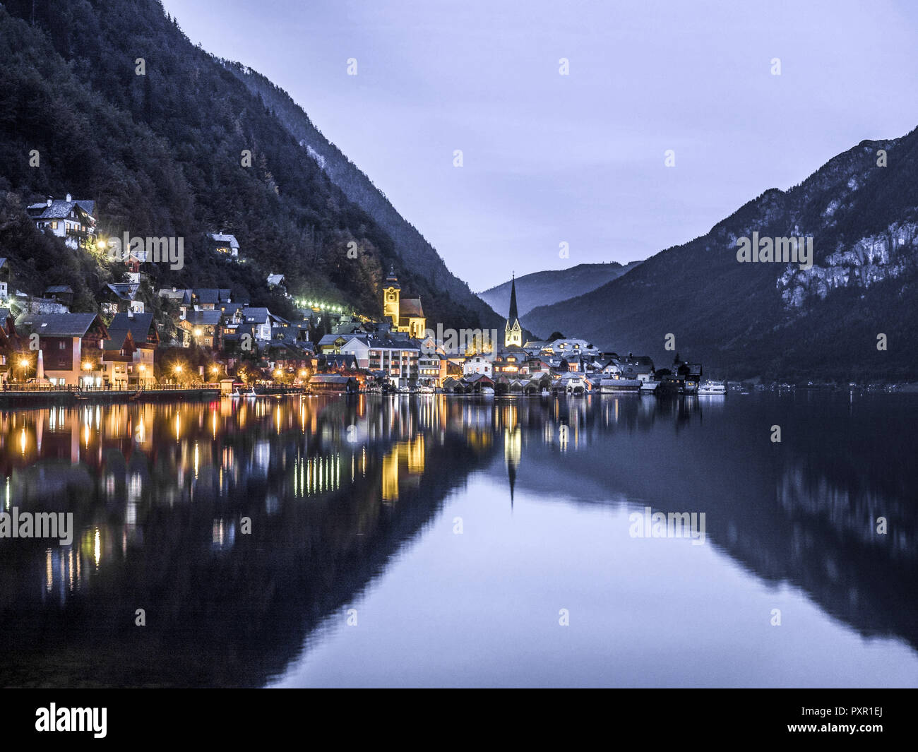 Hallstatt at night hi-res stock photography and images - Alamy
