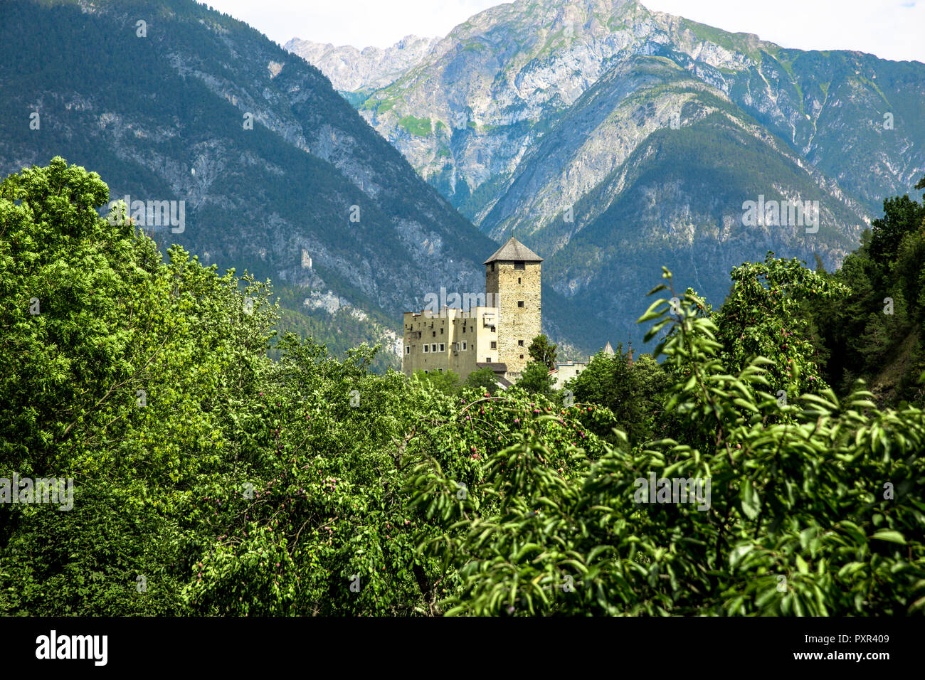 Landeck castle tyrol austria hi-res stock photography and images - Alamy