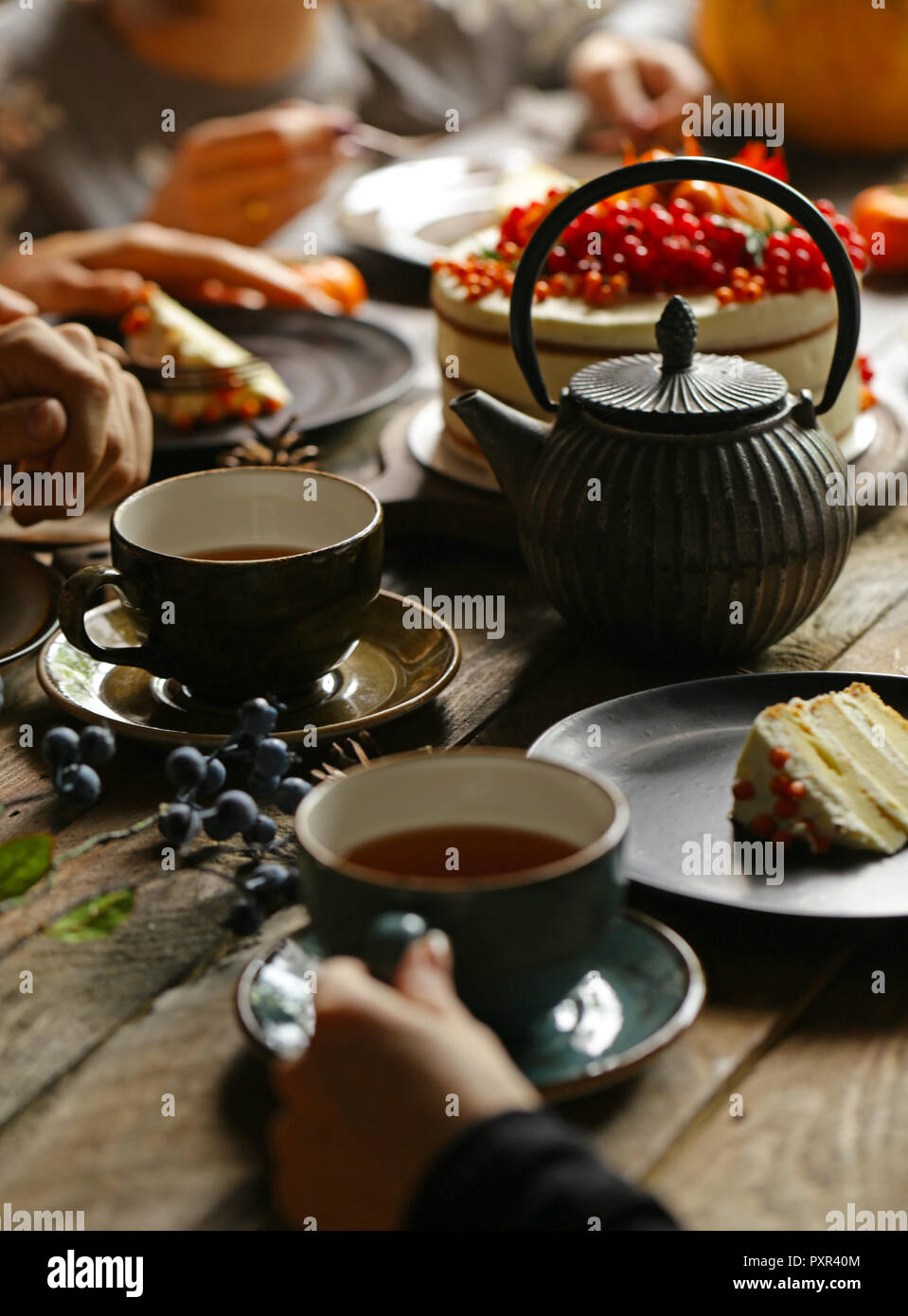 Family breakfast christmas table hi-res stock photography and images ...
