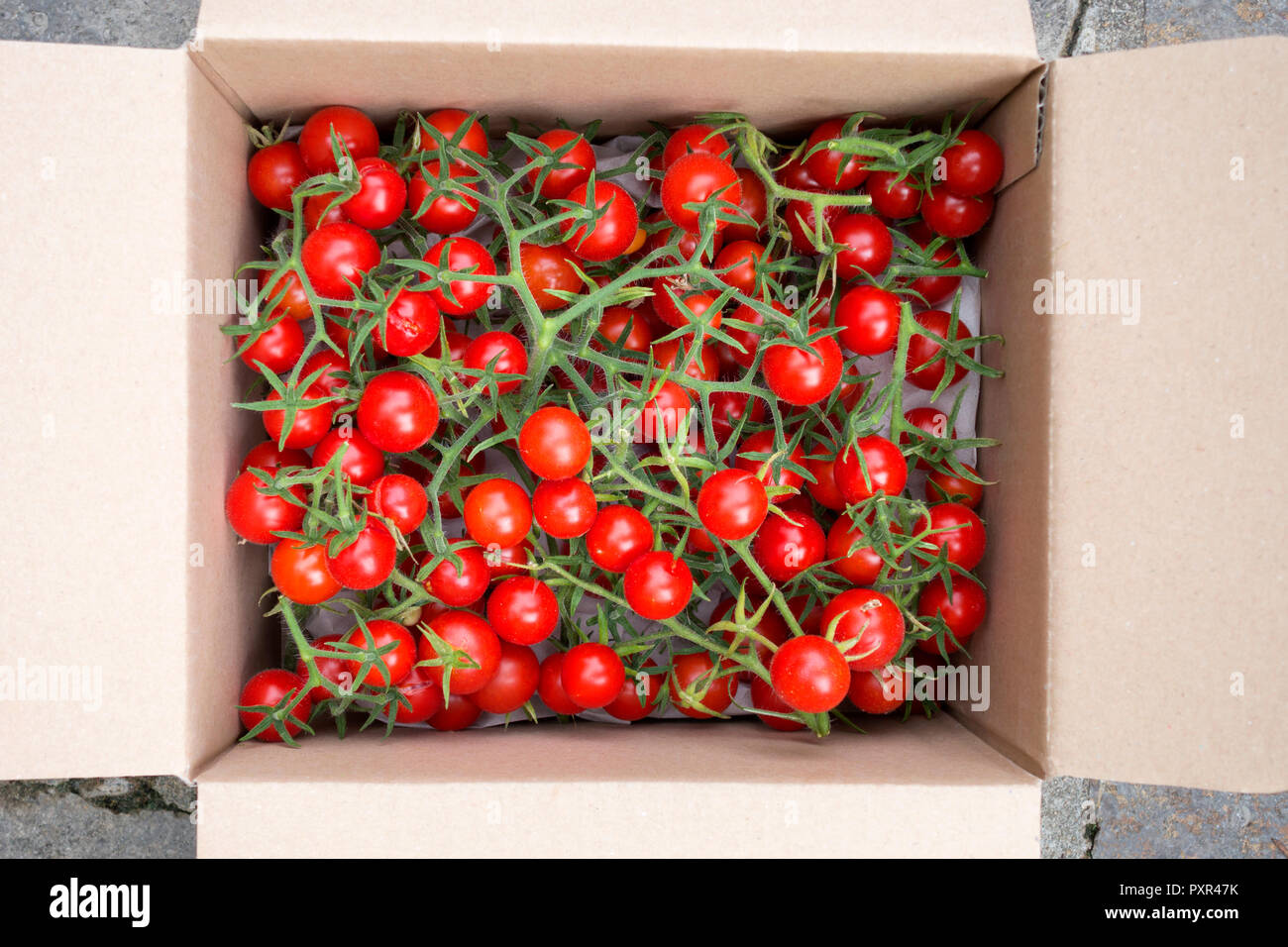 Box tomatoes hi-res stock photography and images - Alamy
