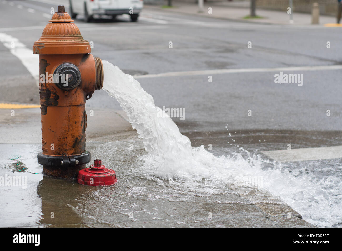 Hydrant gushing water hi-res stock photography and images - Alamy
