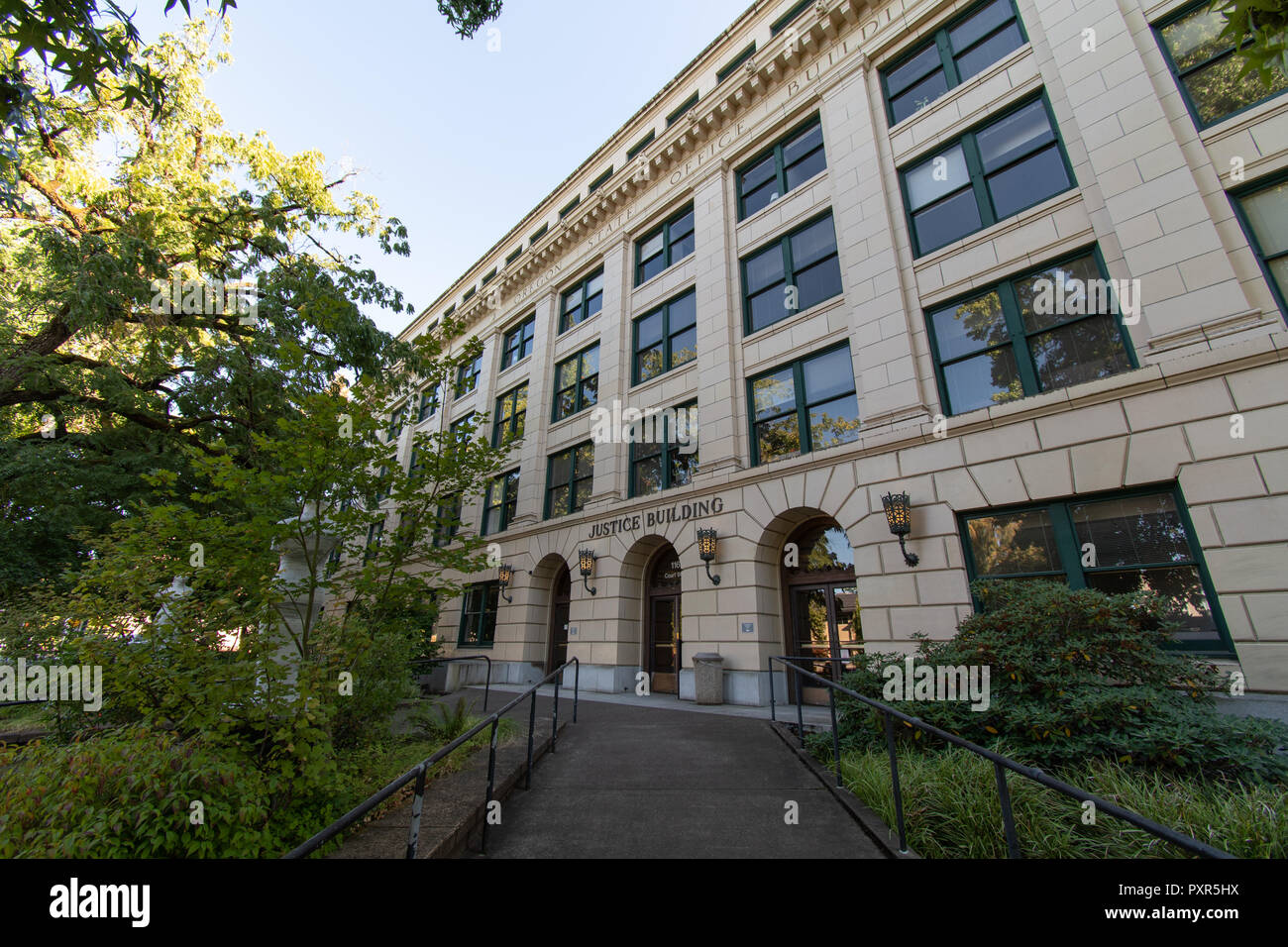 Court of appeals judges hi-res stock photography and images - Alamy