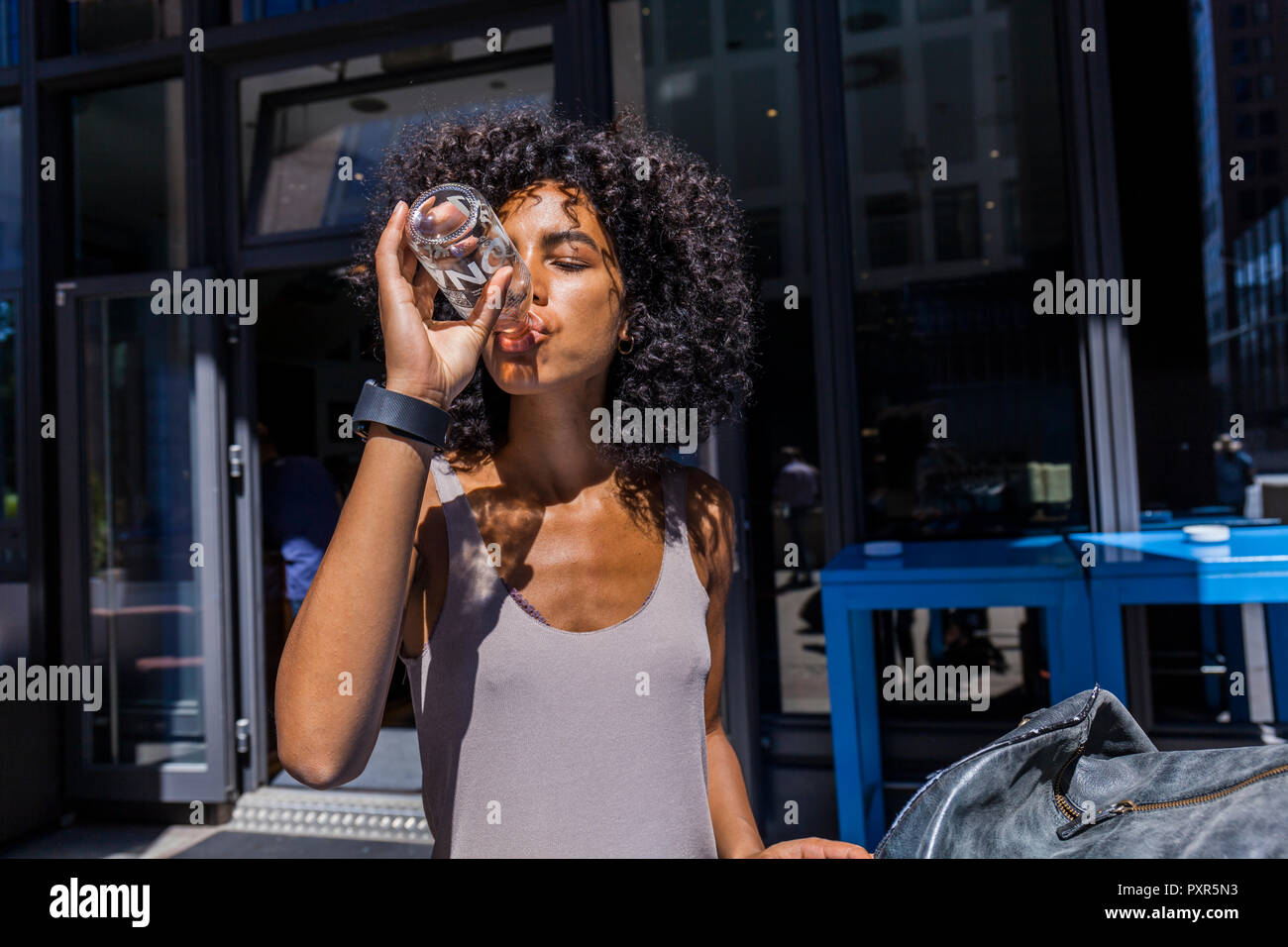 Drinking lemonade hi-res stock photography and images - Alamy