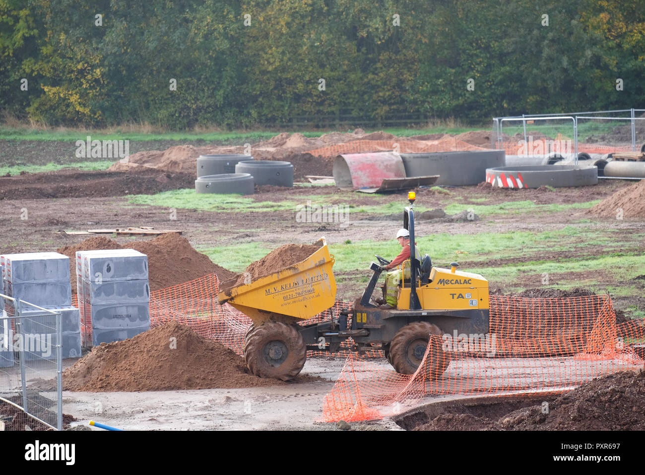 Builders truck hi-res stock photography and images - Alamy
