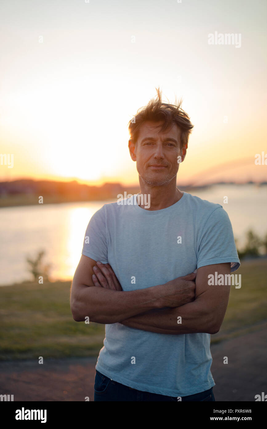 Man sunset hi-res stock photography and images - Alamy