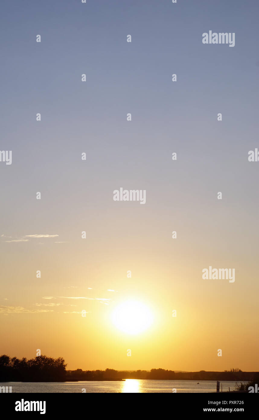 Facing the sun hi-res stock photography and images - Alamy