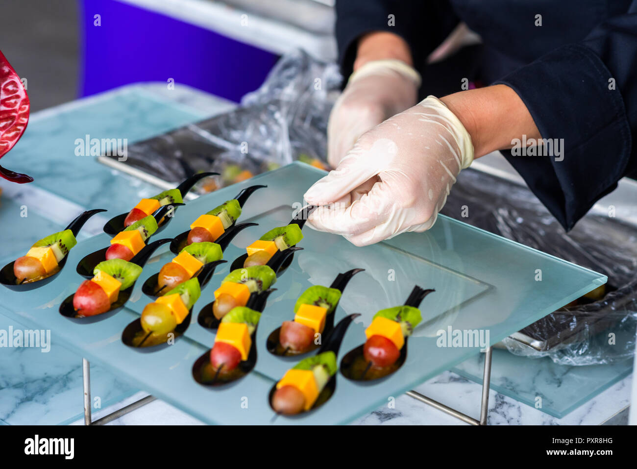Serve plate healthy food hand hi-res stock photography and images - Alamy