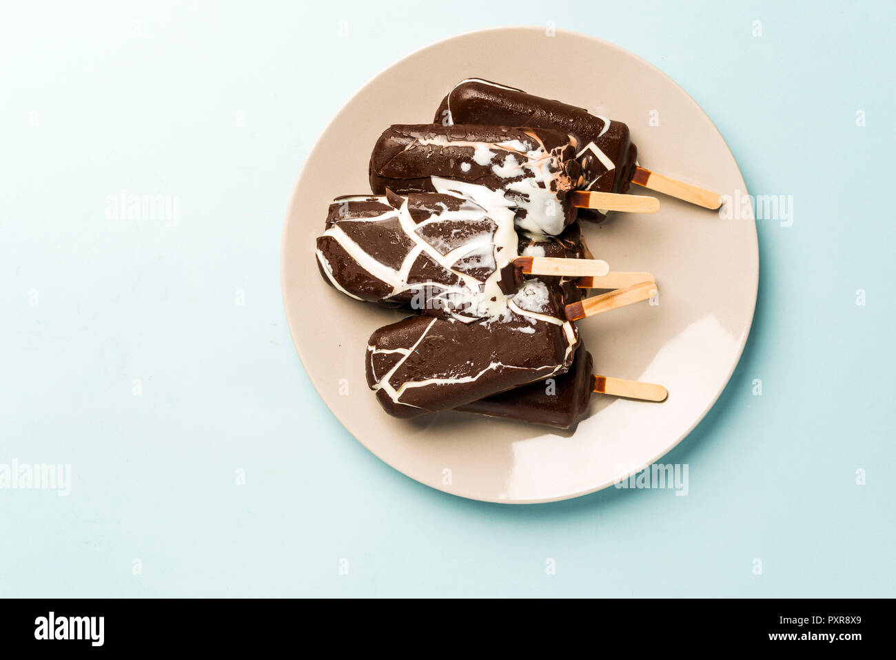 ice cream sundae in chocolate glaze in a plate melted Stock Photo - Alamy