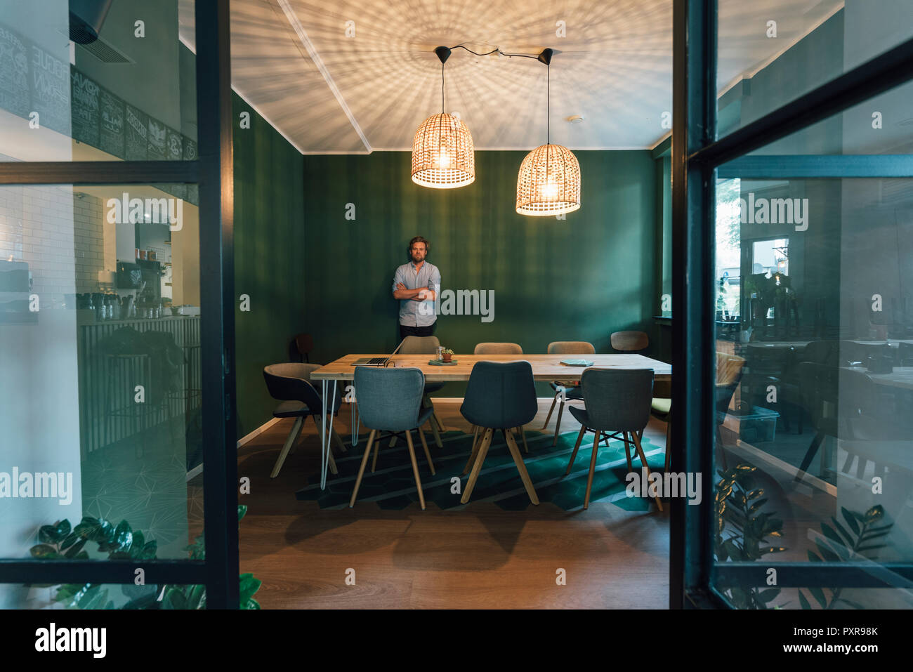 Office long hours hi-res stock photography and images - Alamy