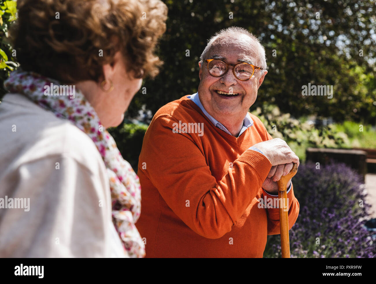 Senior couple talking in sitting hi-res stock photography and images ...