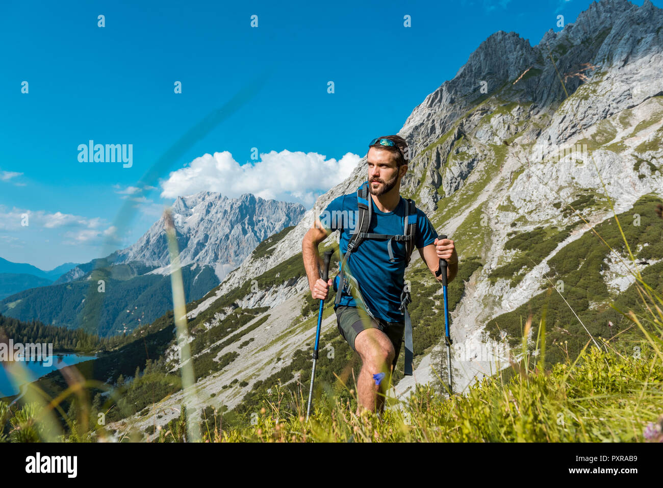 Austria, Tyrol, Young man hiking in the maountains at Lake Seebensee ...