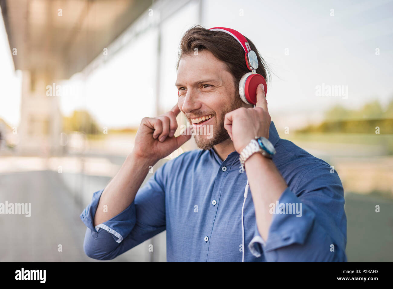 Music man headphones hi-res stock photography and images - Alamy