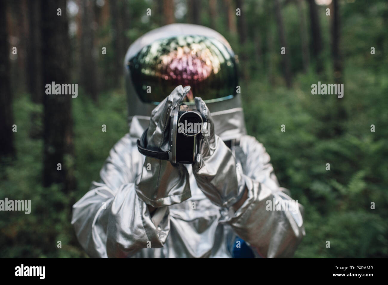 Filming nature hi-res stock photography and images - Alamy