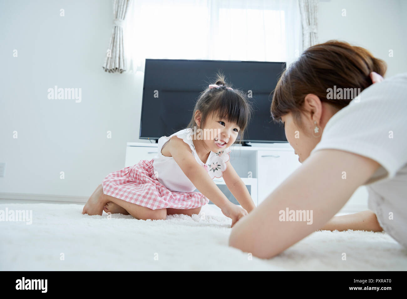 Japanese mother and daughter at home Stock Photo - Alamy