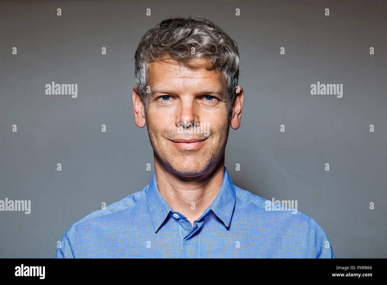 Grey haired man studio hi-res stock photography and images - Alamy