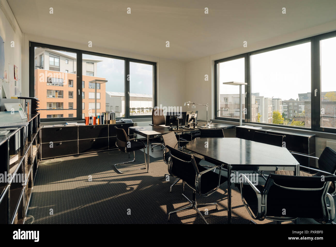 Modern office designs hi-res stock photography and images - Alamy